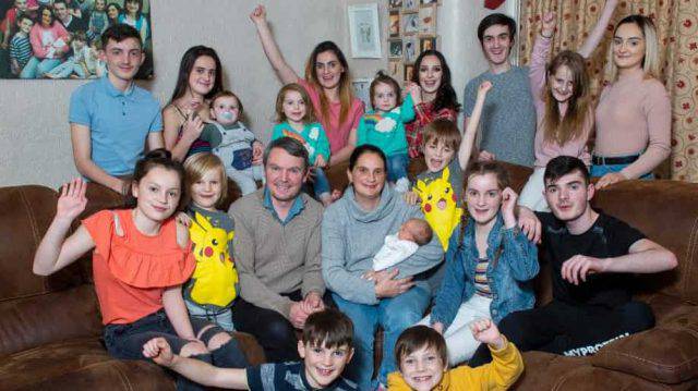 Una donna inglese ha partorito il 21° figlio: una bambina (FOTO)