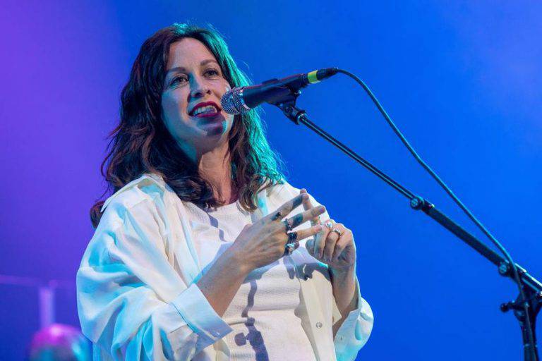 Alanis Morissette pubblica una foto con i suoi 3 figli - FOTO