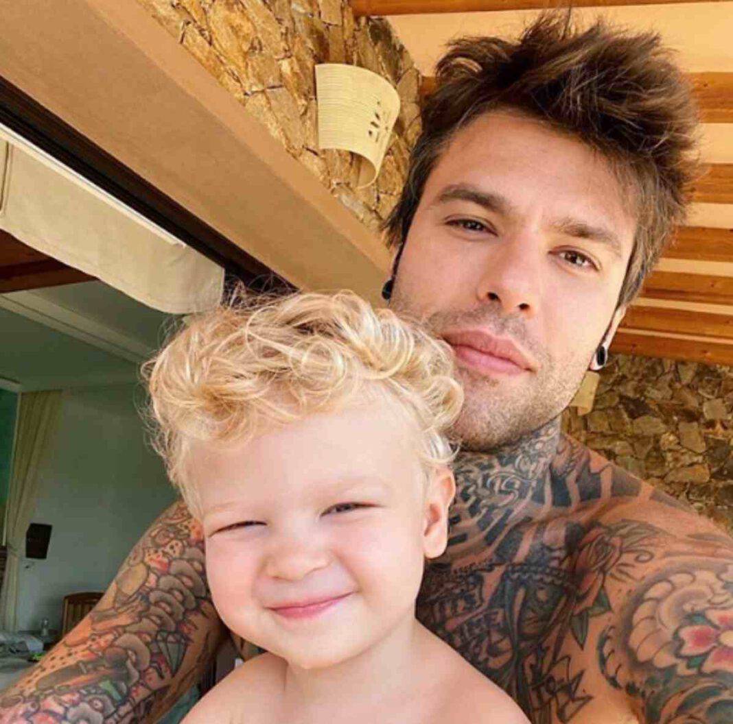 Fedez su Instagram una sua foto da piccolo: super tenero