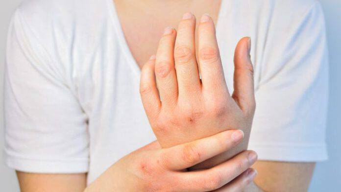 Geloni a mani e piedi, ecco i rimedi più efficaci per combatterli