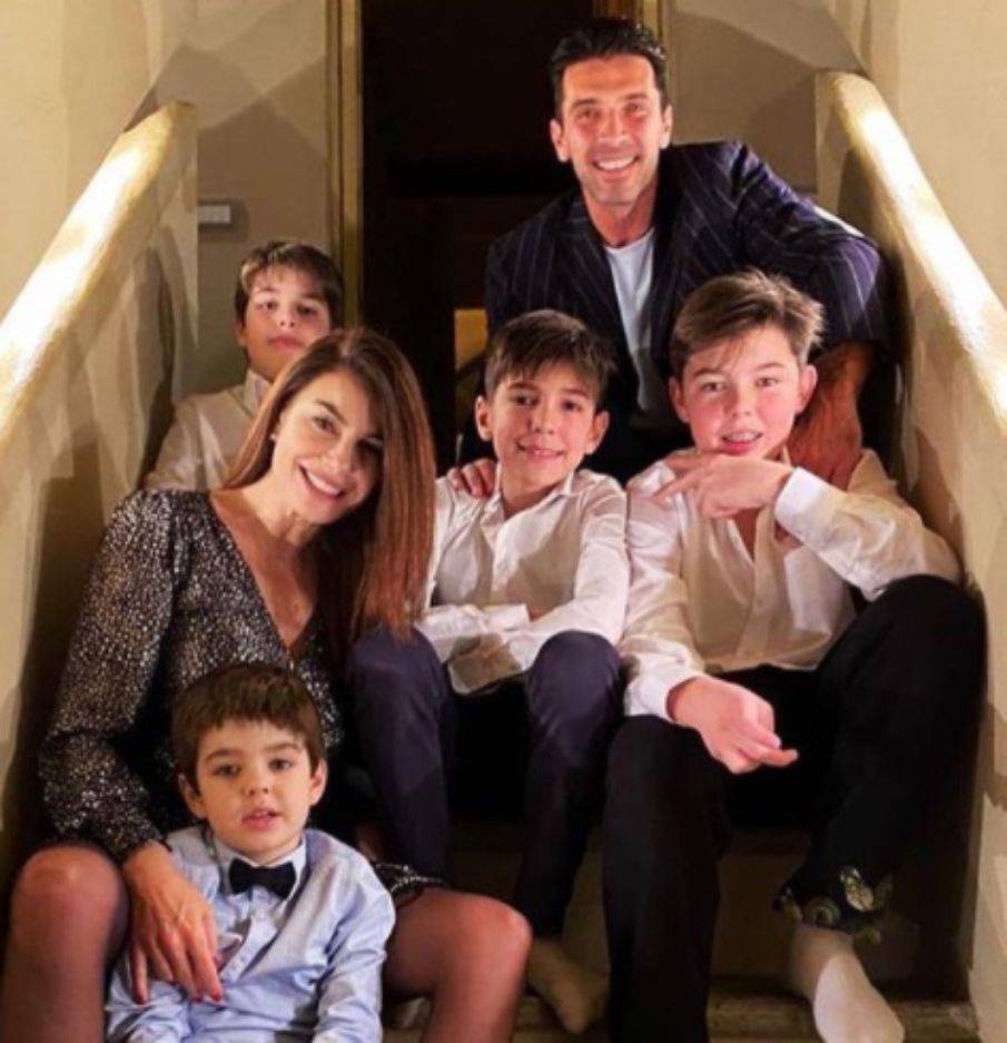 Gigi Buffon compie 43 anni, la festa insieme a Ilaria D'amico e i figli