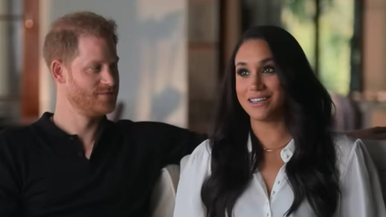 Harry e Meghan, nuova 'bomba' sulla Casa Reale: "Nessuno sa la verità, noi la sappiamo ...