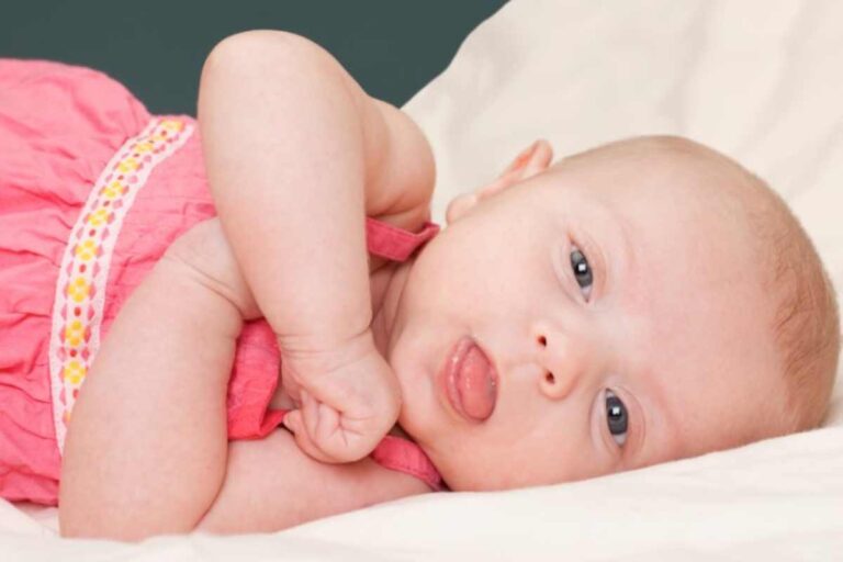 Neonato con la lingua fuori: è normale? Cause e quando preoccuparsi ...